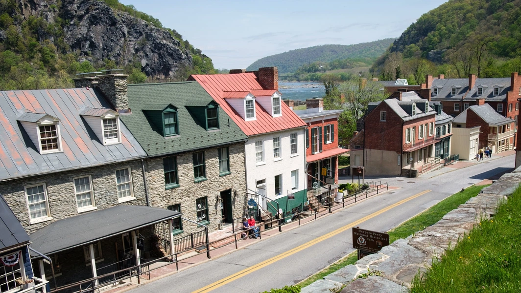 16 scenic river towns across the United States