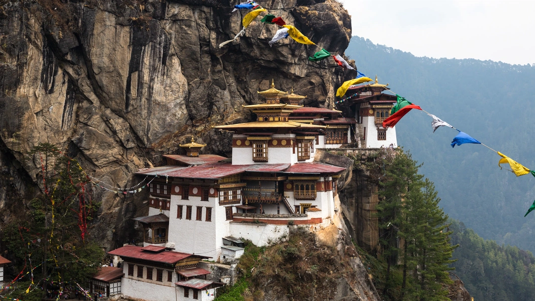 14 remarkable structures in extreme locations