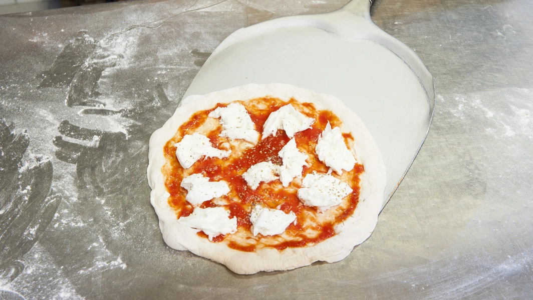 5 pizza chains serving freshly made dough