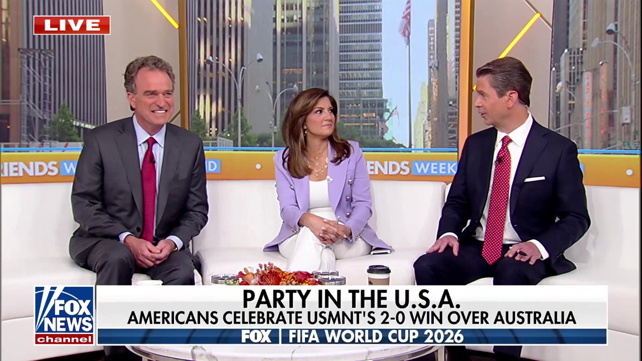 'Fox & Friends' co-hosts celebrate American cuisine and ranch dressing ...