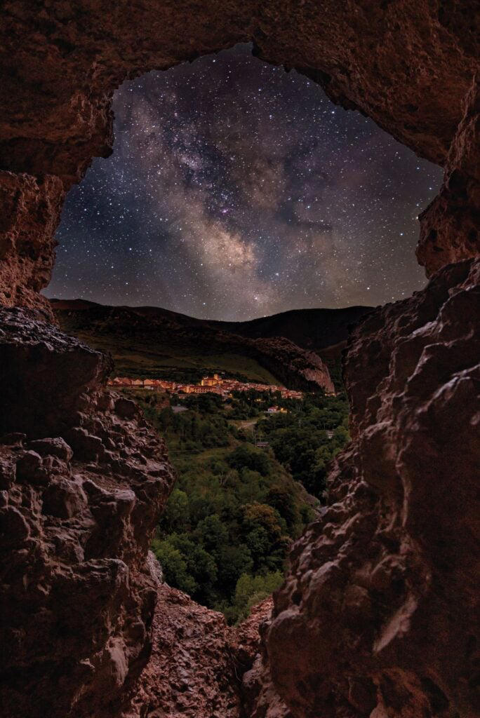 El mejor libro de fotografía de España retrata el paisaje nocturno de ...