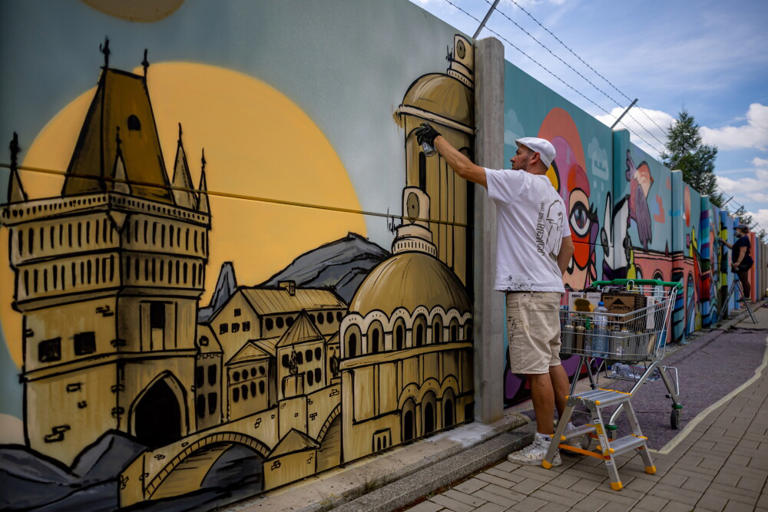Przy udziale polskiego artysty w czeskiej Pradze powstaje mural długi ...