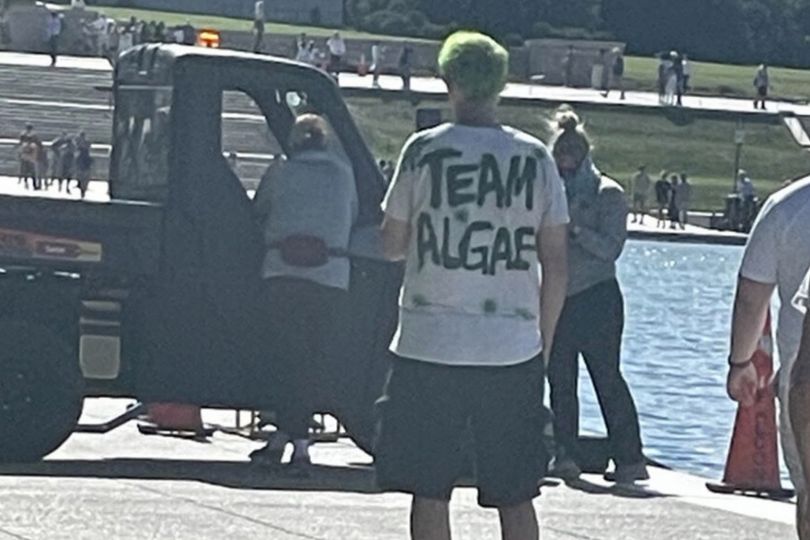Trump posts strange photo of man wearing 'Team Algae' t-shirt as he ...