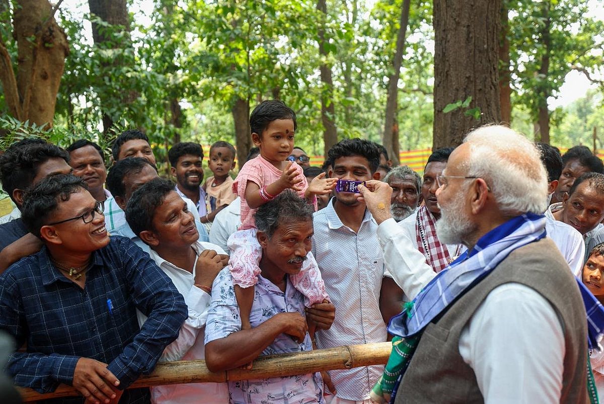 President, PM Modi offer prayers at tribal sacred groves in Pahadpur on ...