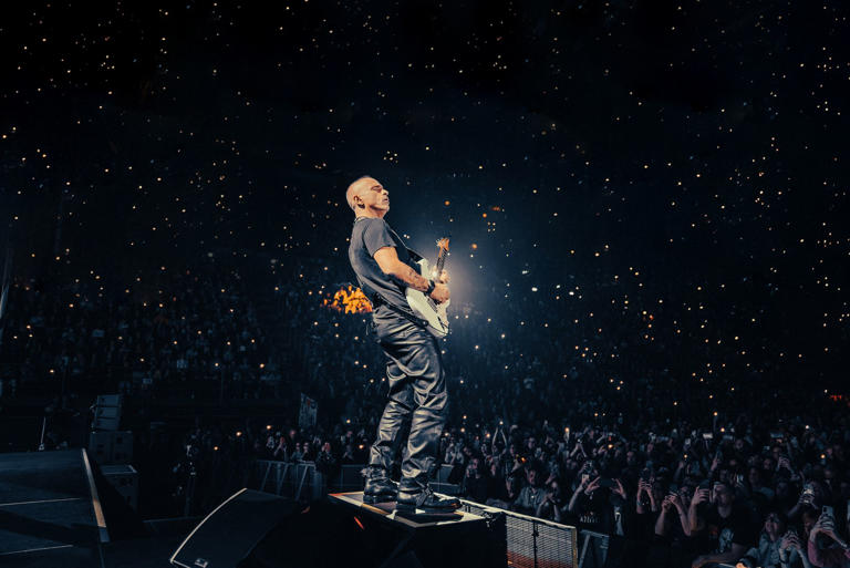 Ramazzotti stasera a Messina: due ore di show tra successi senza tempo ...