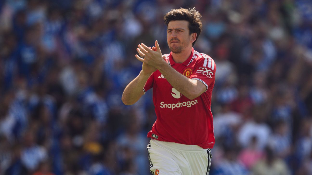 Harry Maguire hands out stickers, meets fans in New York despite World ...