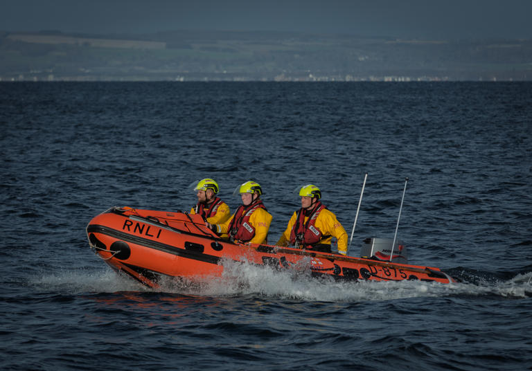RNLI issues warm weather warning after two kayakers rescued from Bass Rock