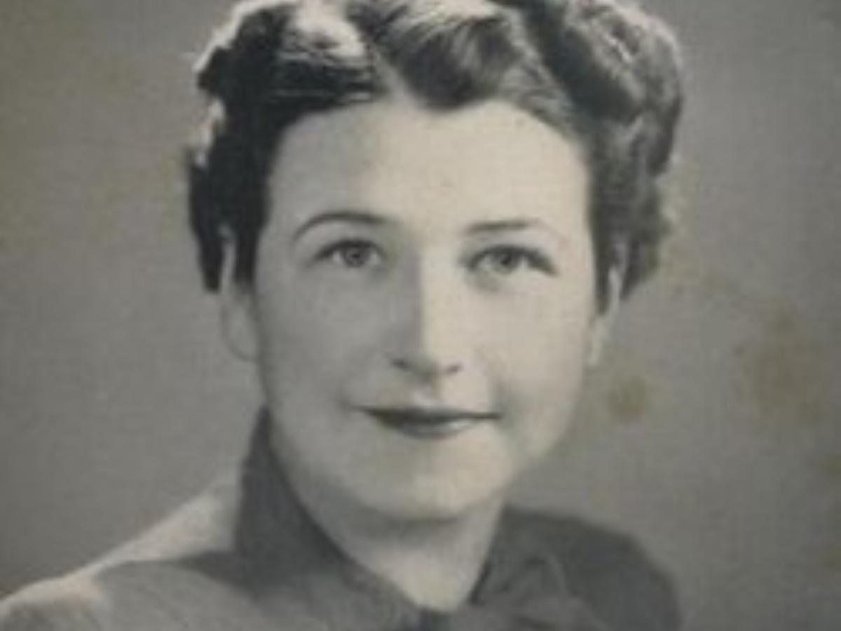 In 1938, Ruth Wakefield folded chopped chocolate into cookie dough and ...