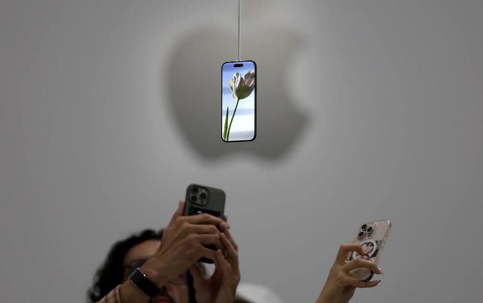 Apple plans 2027 foldable iPhone before first model launch