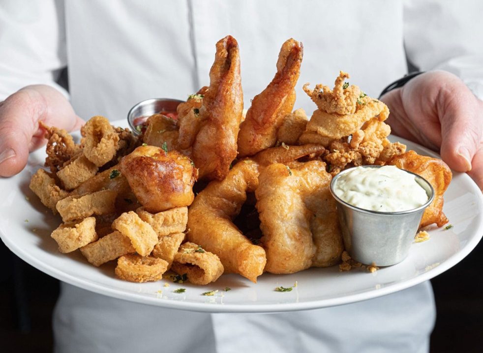 5 restaurant chains with the best fisherman's platters, according to diners