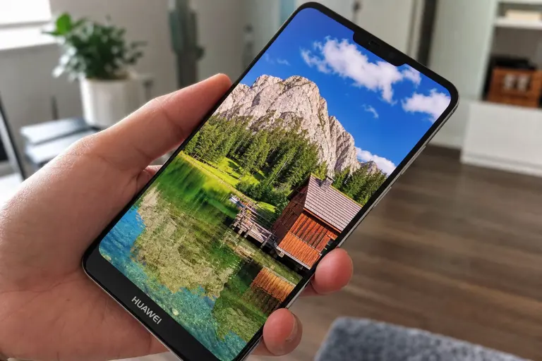 Huawei smyger in hemlig skärmteknik i Mate 90: Bättre än OLED och spar ...