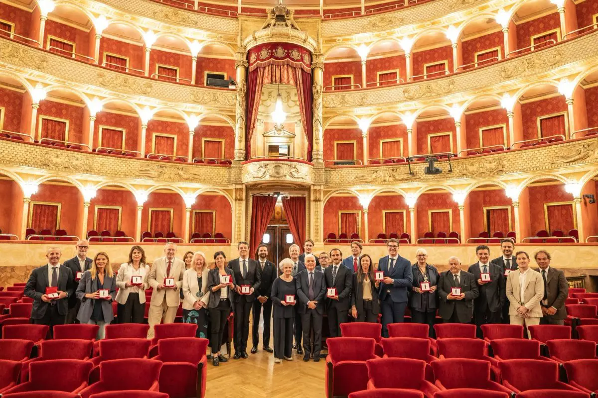 Al Teatro Massimo di Palermo la medaglia celebrativa in memoria di ...
