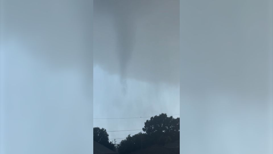 Captan una nube en forma de embudo atravesando el sureste de Louisiana