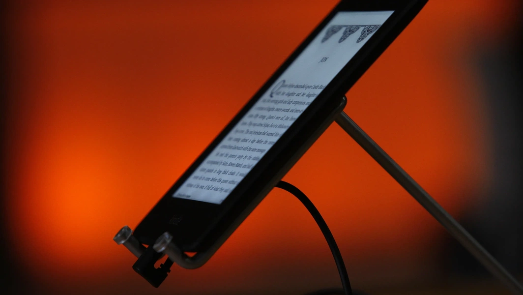 Kindle and Nook e-reader features compared