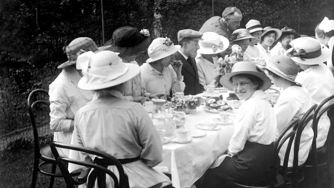 Social codes and contradictions of the Victorian era