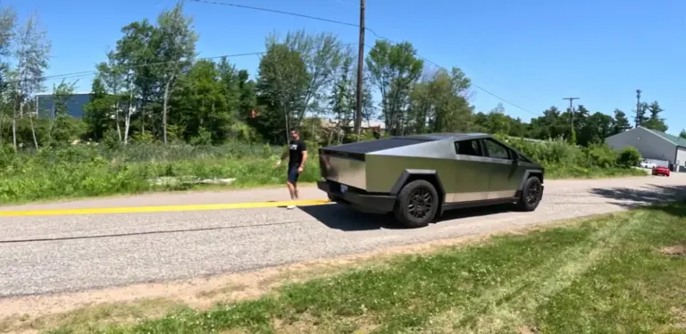 A 2024 Tesla Cybertruck took on 2004 diesel military Humvee in a tug-of ...