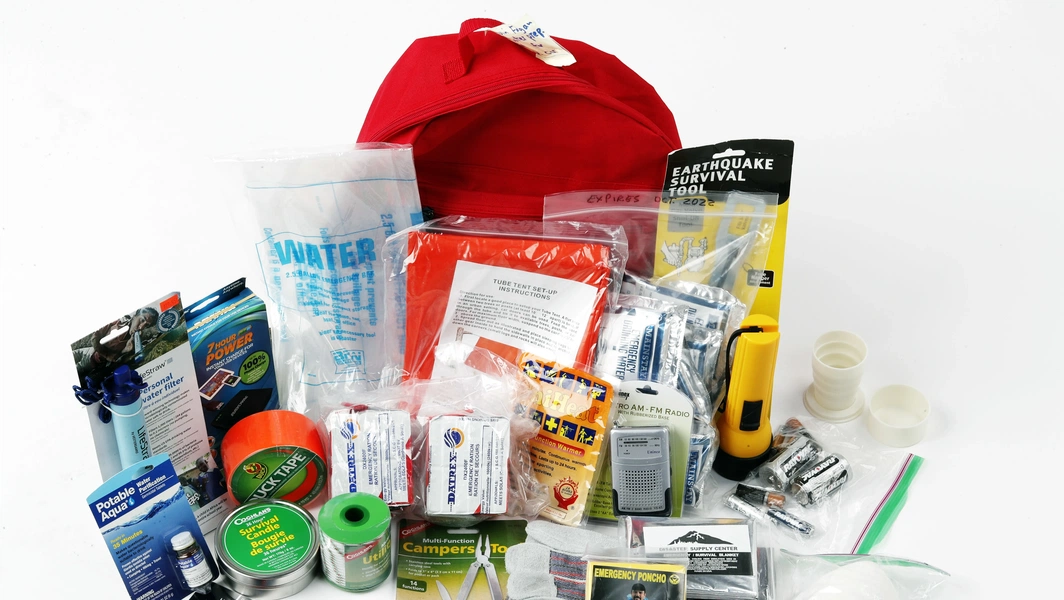 10 essential survival tools and supplies