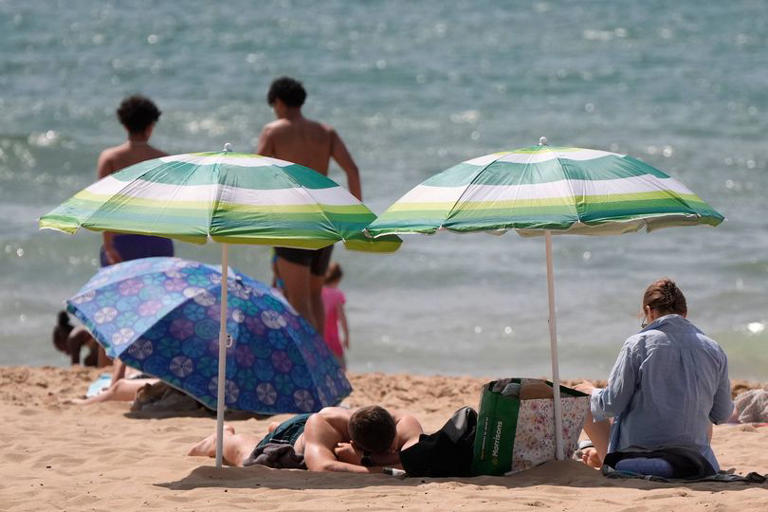 UK heatwave latest as Met Office issues amber extreme heat warning for ...