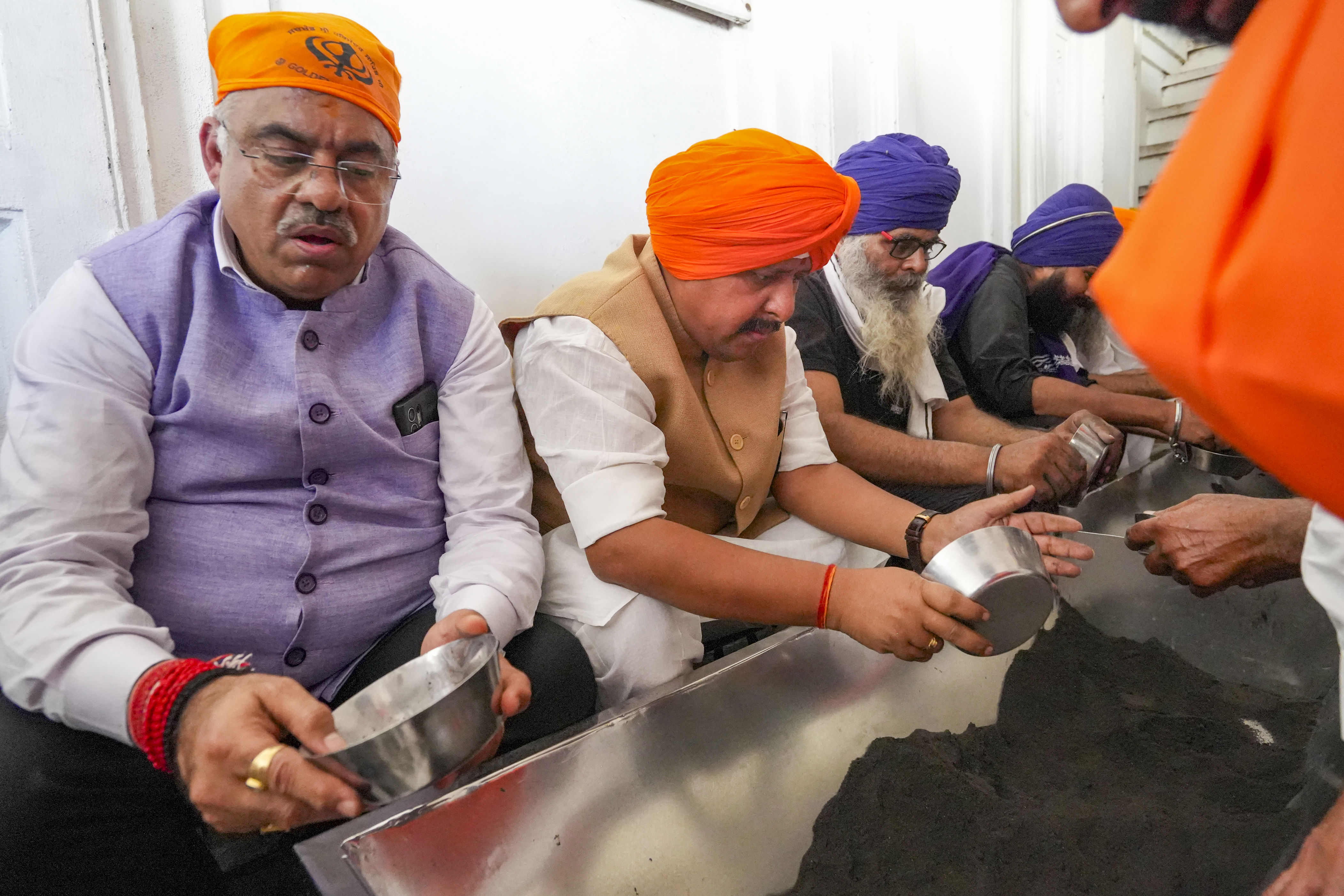 BJP chief begins Punjab tour with Golden Temple visit; steps up ...