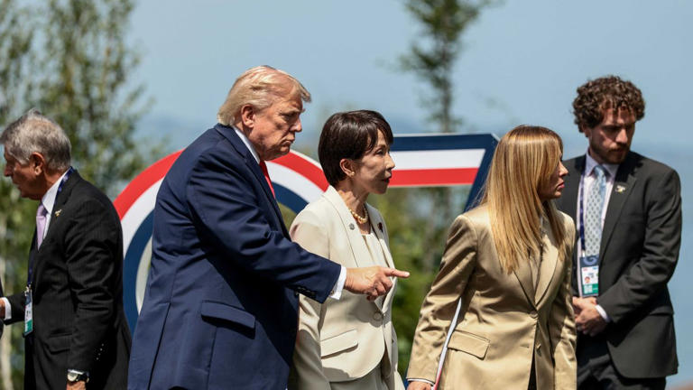 Furious right-wing Italian paper brands Trump with a vulgar term in ...