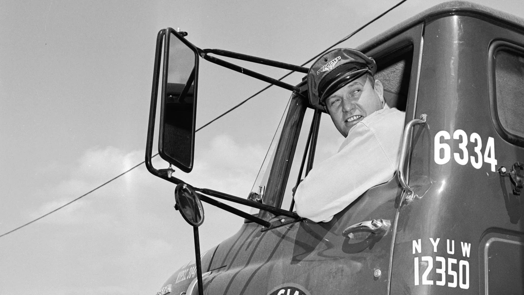 Old-school rigs face off with fuel-saving modern semis