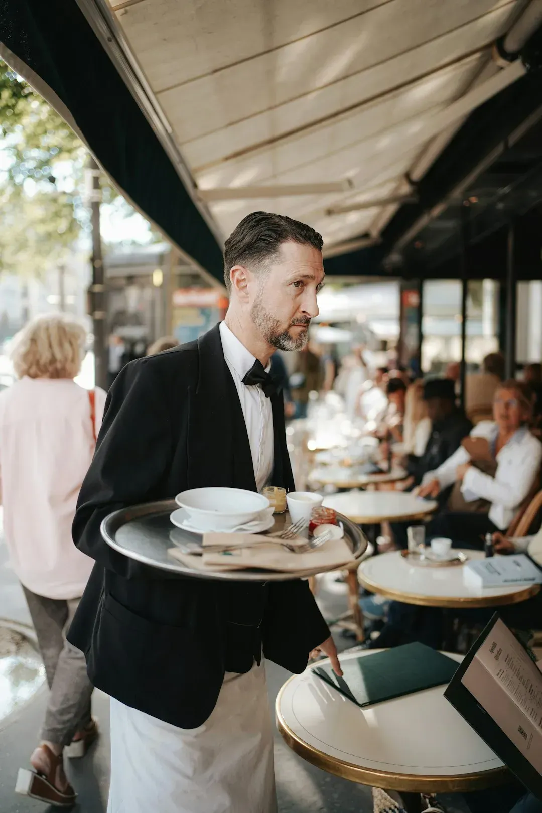 Why the way someone treats a waiter tells you everything you need to ...