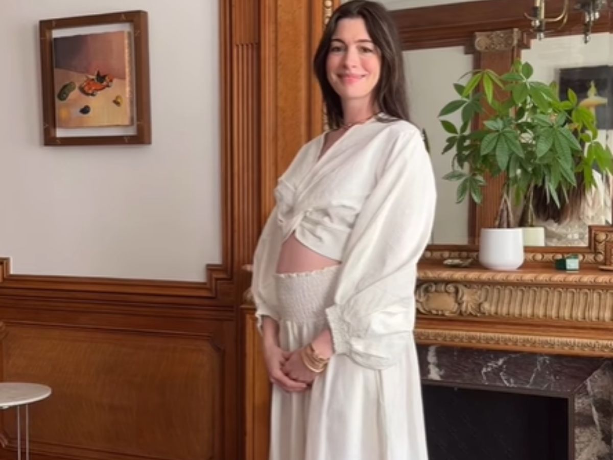 Anne Hathaway reveals why she announced her pregnancies on her own ...