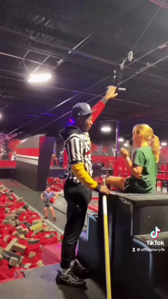 Trampoline park worker goes above and beyond for nervous kids