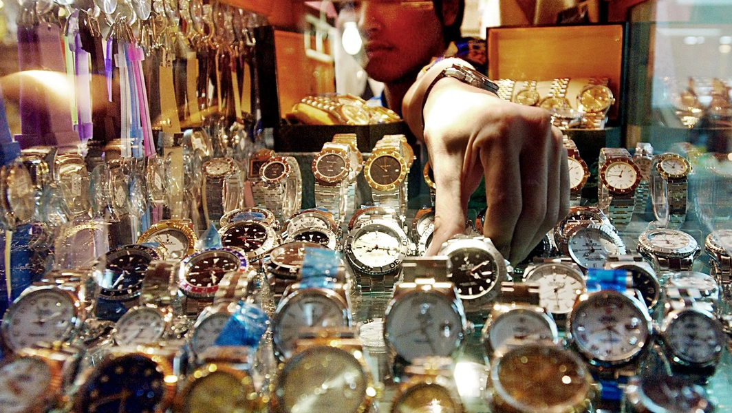 How to identify a fake luxury watch