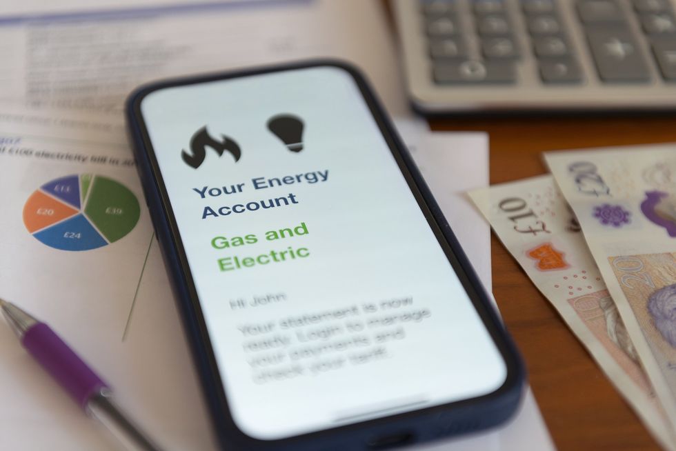 Britain in an energy bill 'can't pay crisis' as millions driven into £ ...