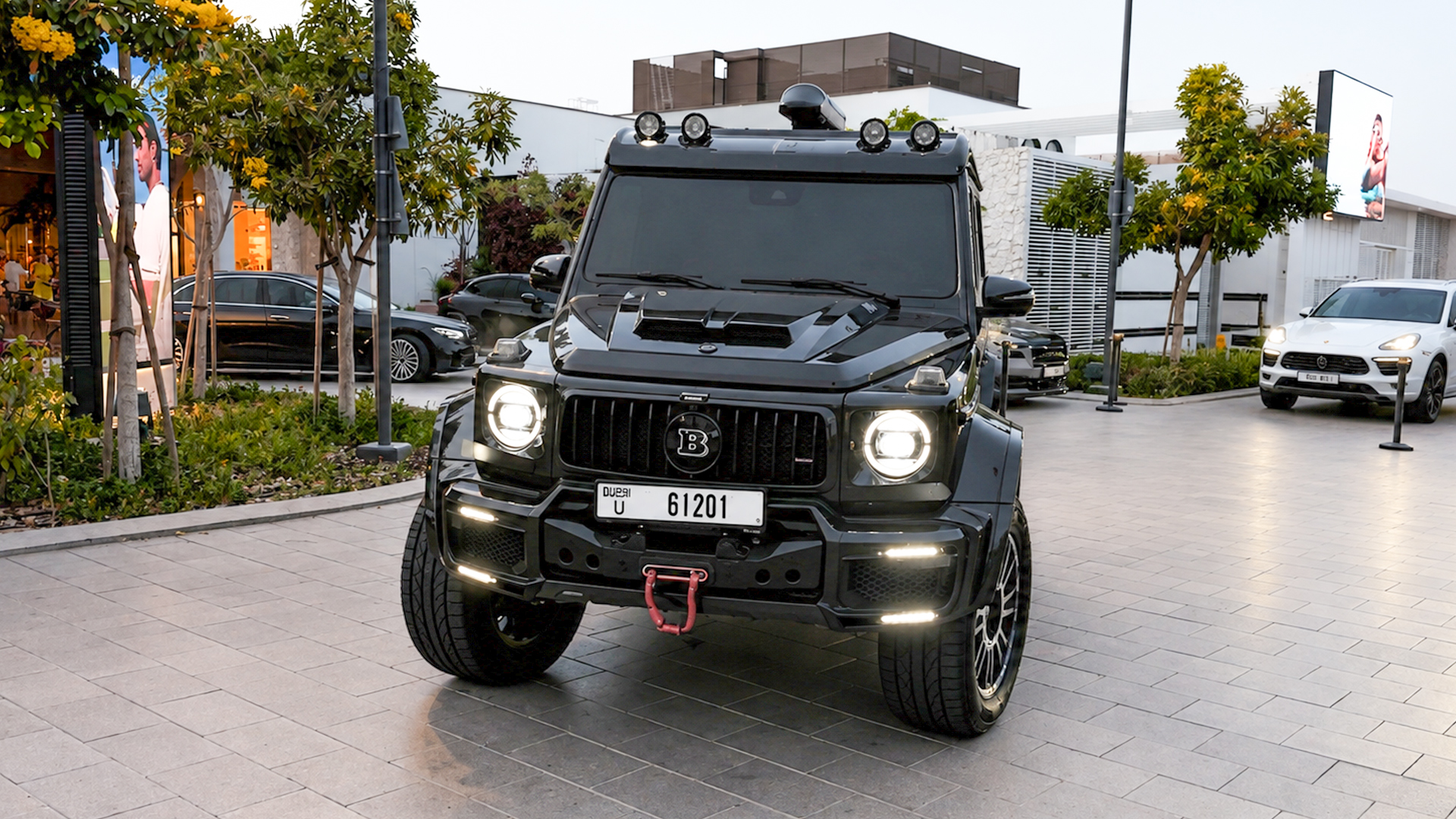 Brabus 800 adventure of a billionaire stands out in Dubai