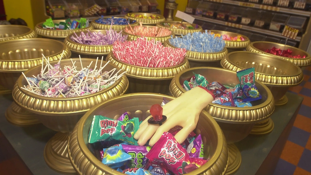 5 nostalgic '90s snacks still around today