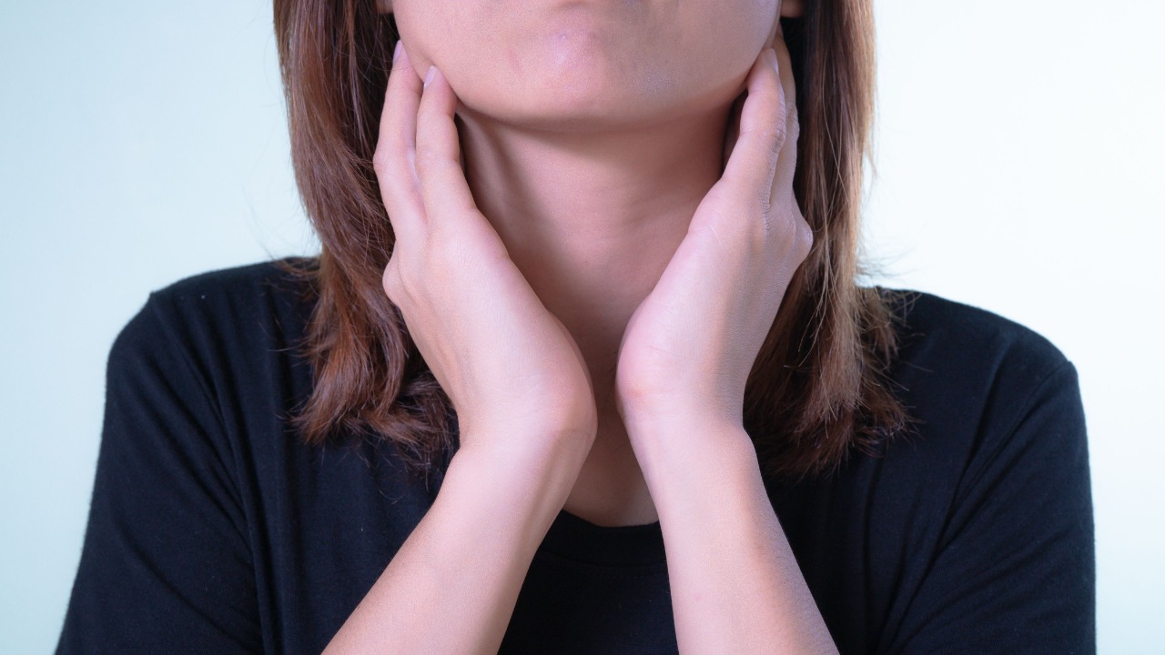 6 warning signs of a thyroid problem that are easy to miss