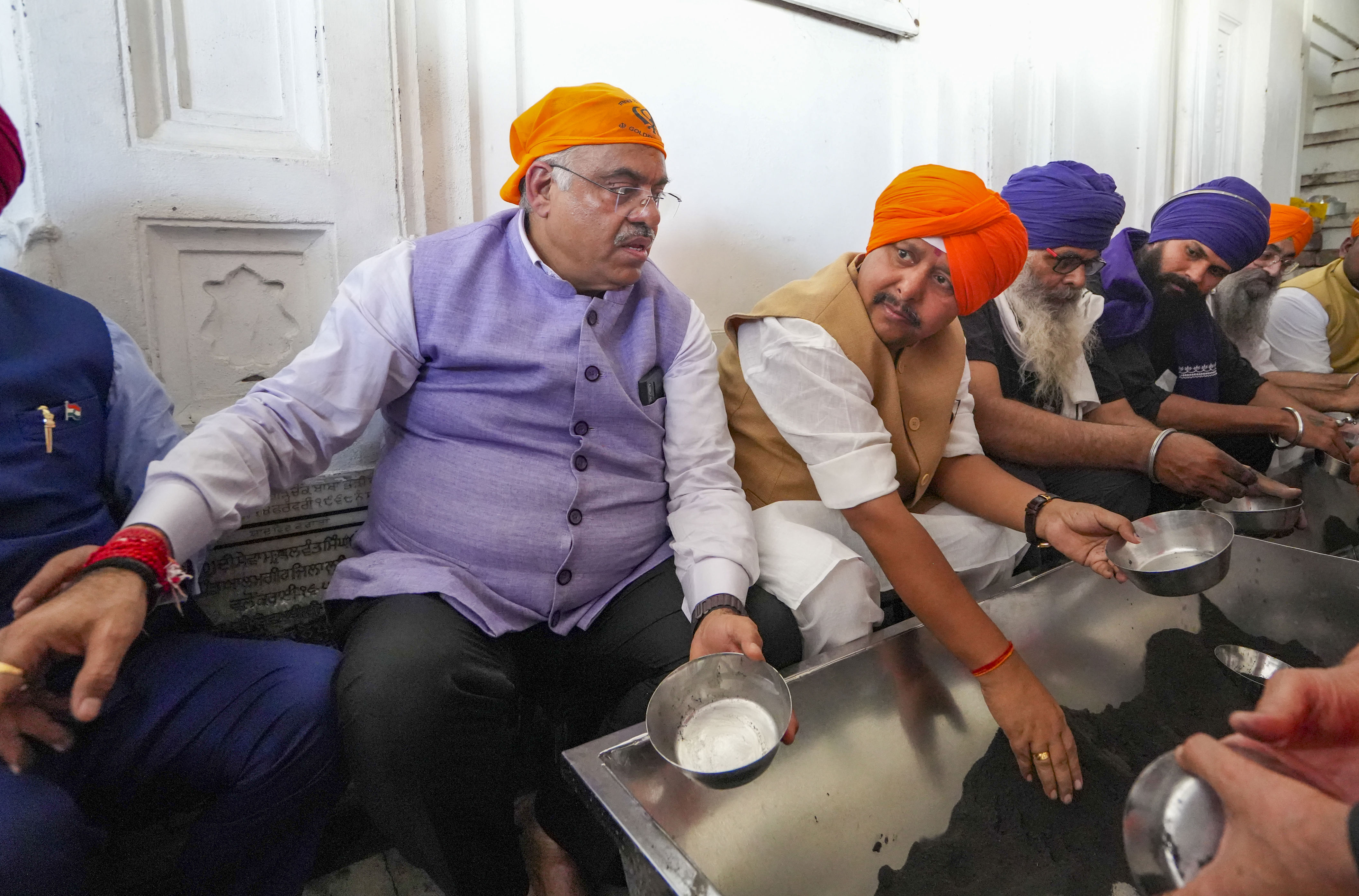 BJP chief begins Punjab tour with Golden Temple visit; steps up ...