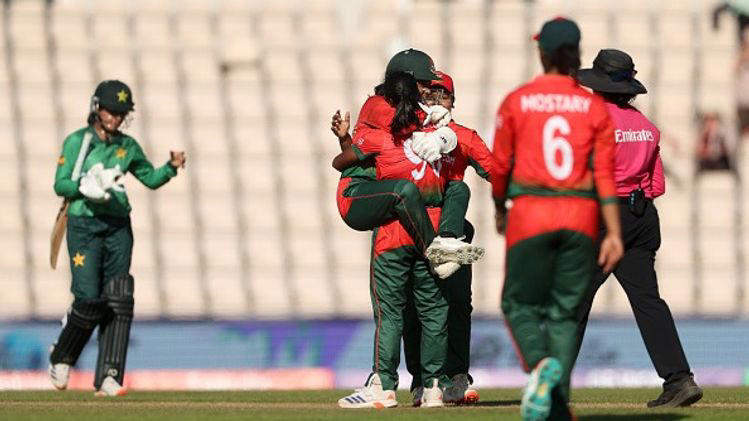 Pakistan all but knocked out of women's T20 World Cup after humiliating ...