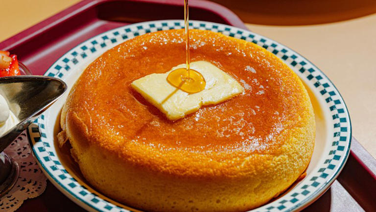 Honey pancakes, Coke floats: The gimmick is (actually) worth the wait ...