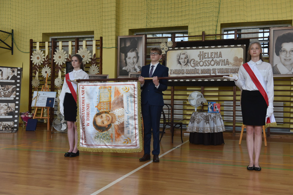 Helenka z Torunia po ponad stu latach wróciła do szkoły na Mokrem. Oto ...