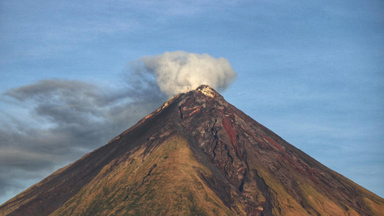 Mayon volcano stays at alert level 3 as pyroclastic flows slide down ...
