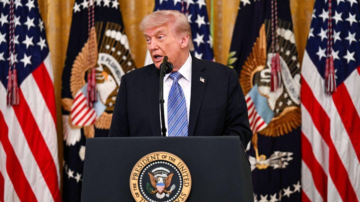 Donald Trump, 80, sparks concern after heading toward the wrong exit ...