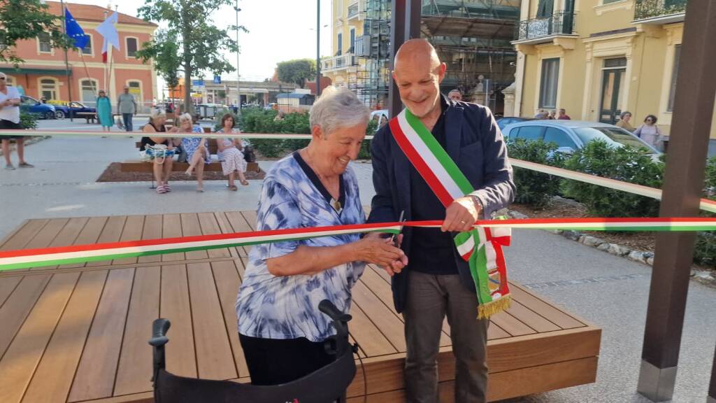 Lavagna: il sindaco inaugura Piazza Torino, “il primo passo per ridarvi ...