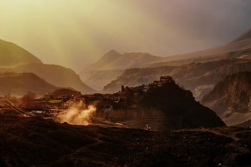17 Tibetan monastery towns at high altitude