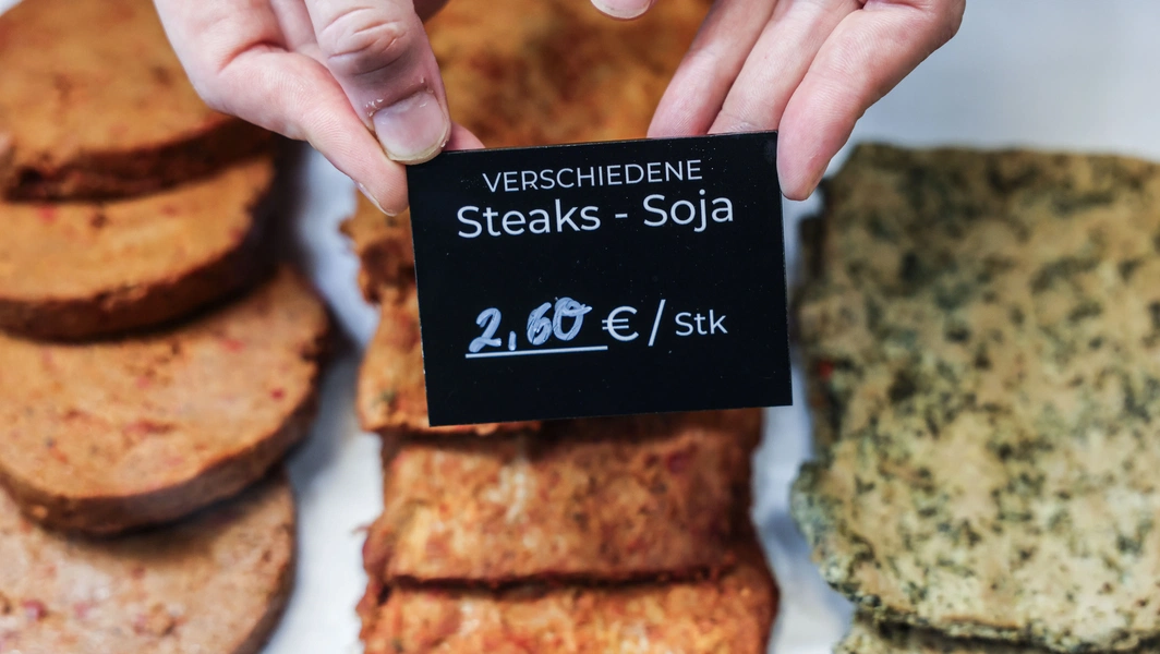 Ingredients and techniques behind imitation animal products