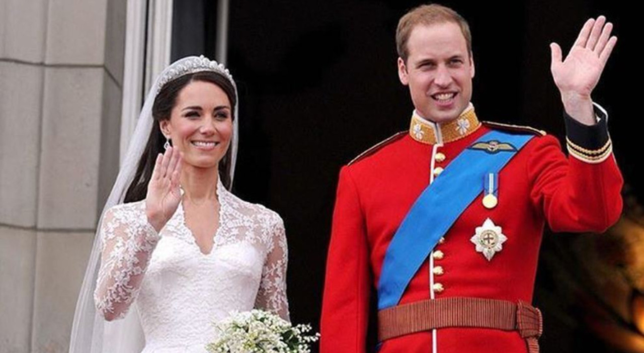 William e Kate, 15 anni di matrimonio: dall'elicottero nel giardino di ...