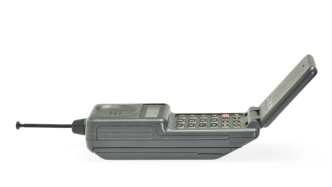 6 iconic mobile phones from the 1980s and 1990s