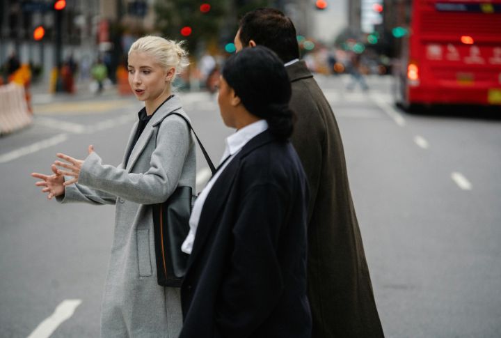 30 simple conversation tips for those awkward small talk moments