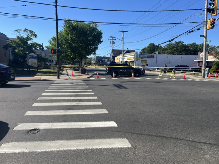 2 dead, 1 injured after shooting outside of West Haven bar