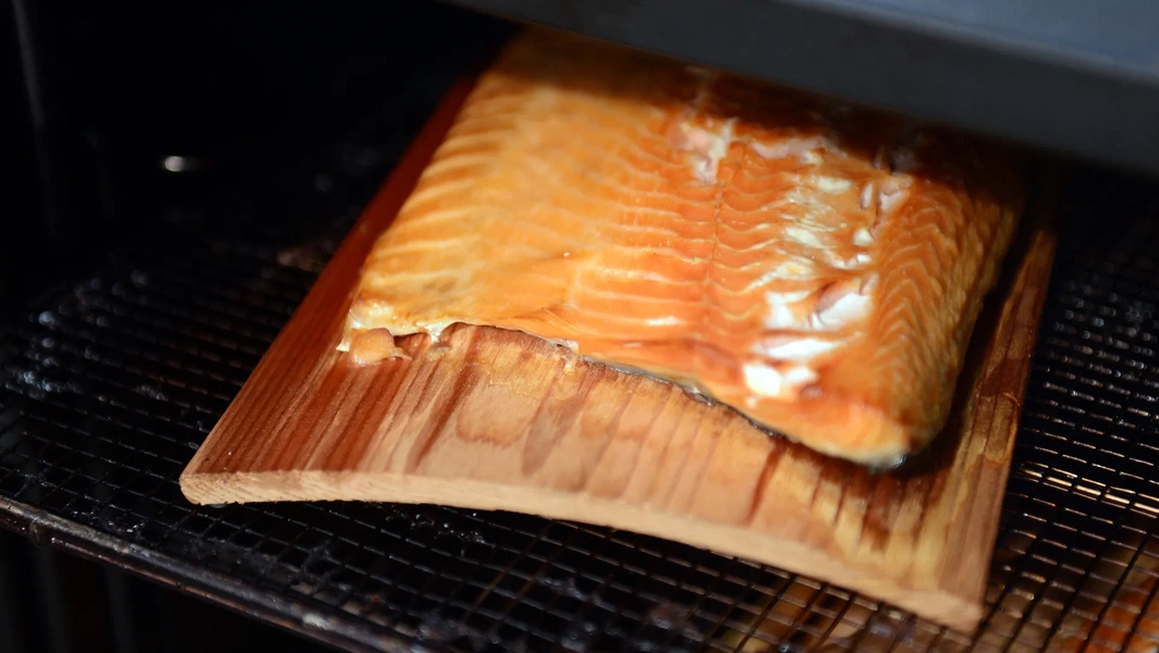Comparing salmon grilling techniques for flavor and texture