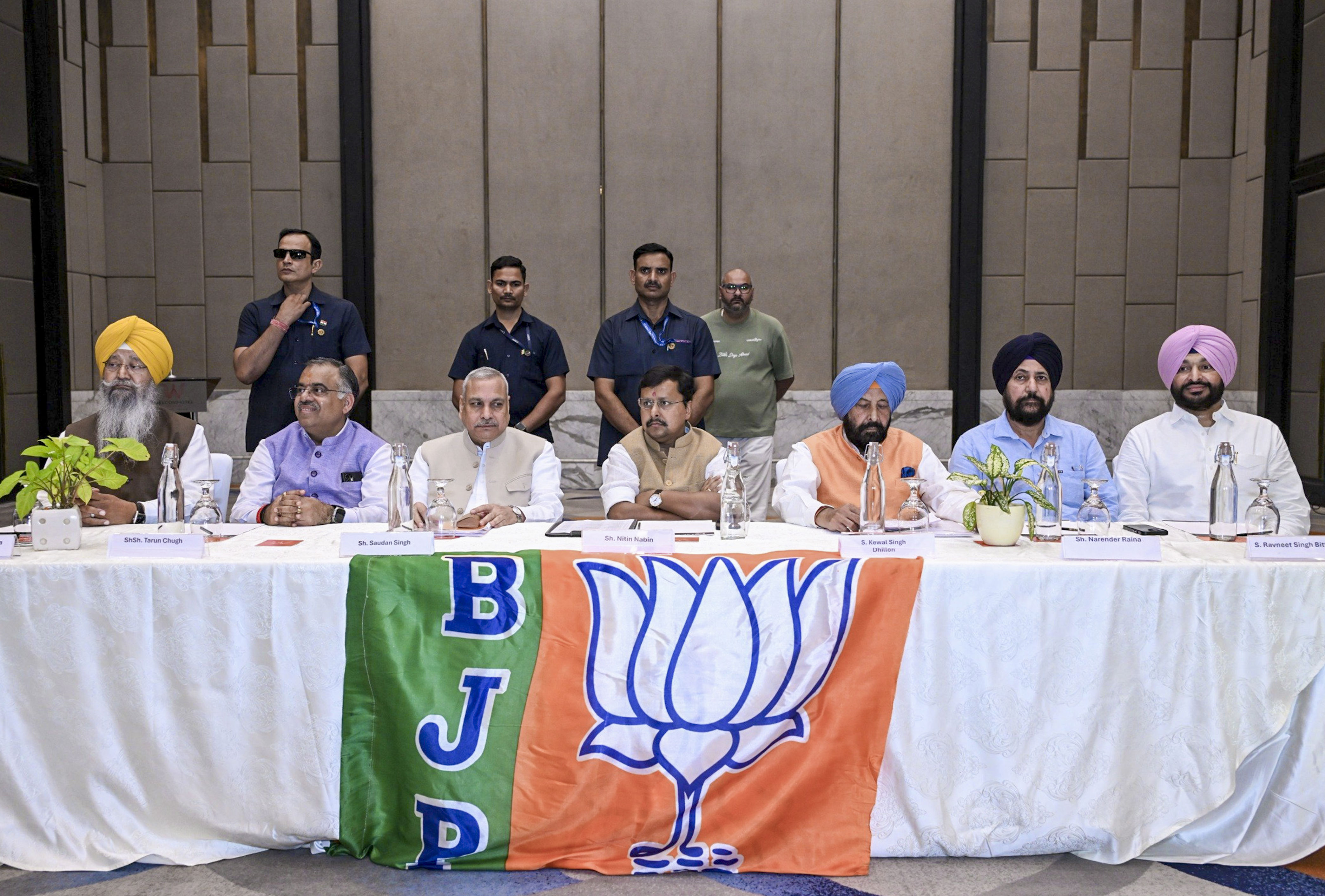 BJP chief begins Punjab visit, offers prayers at Golden Temple, visits ...