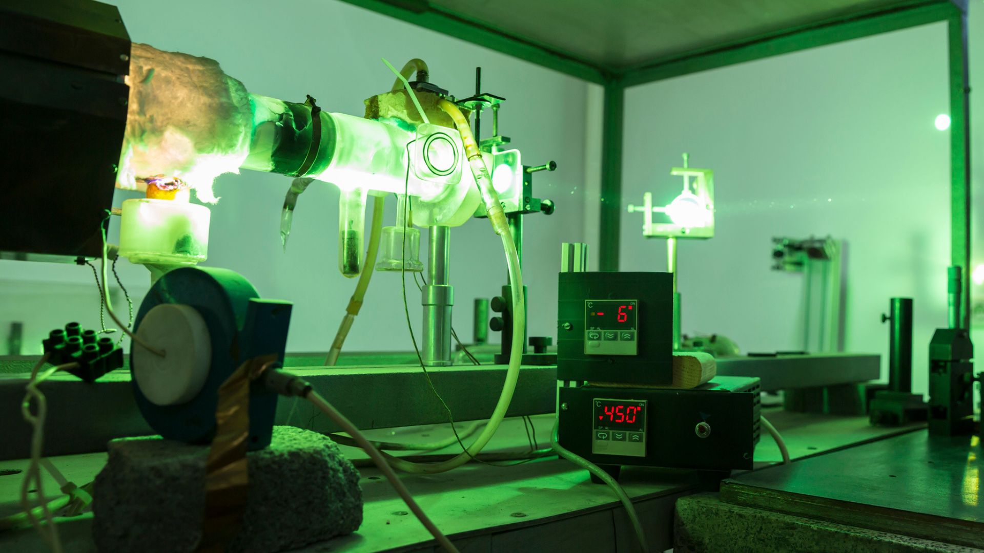 Chinese firm debuts man-portable laser weapon that zaps drones, fits in ...