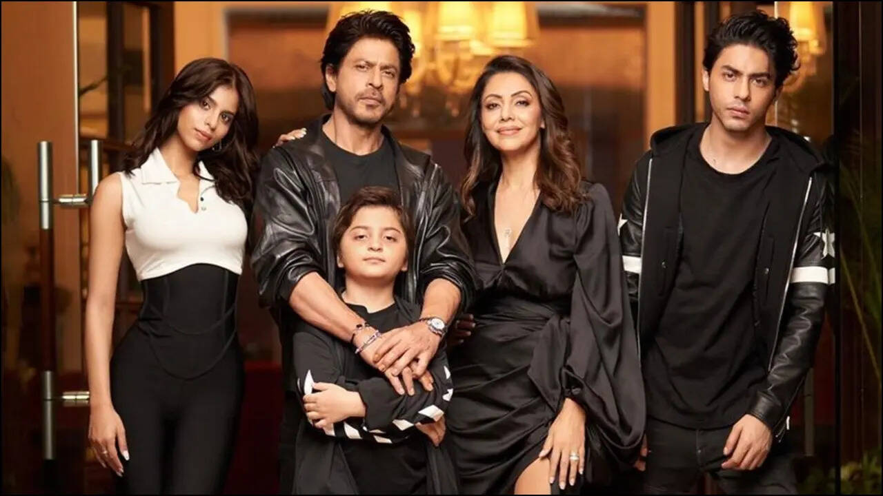 5 times Shah Rukh Khan proved he is a hands-on dad
